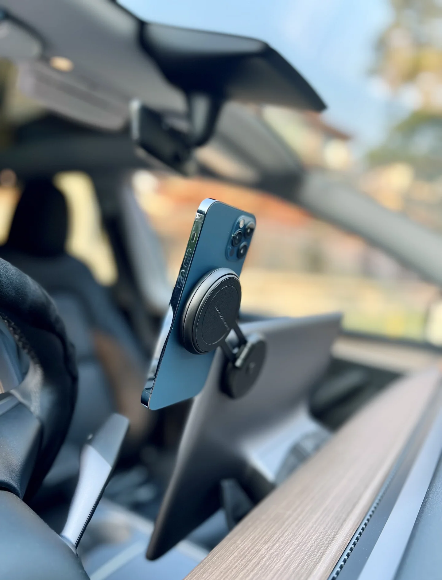 Best Tesla Model 3 Phone Holders 2025 | Teslaunch Guide – TESLAUNCH